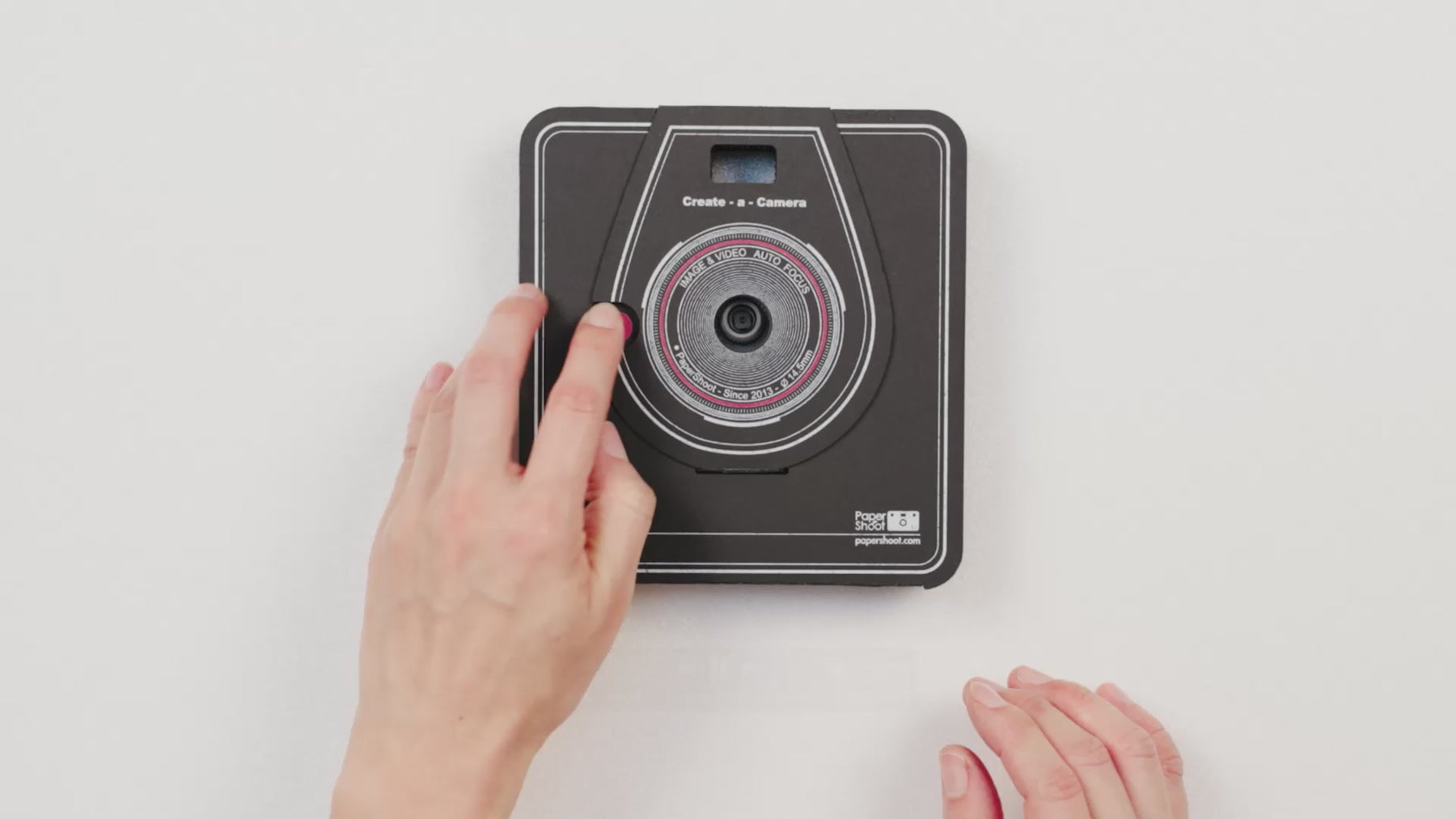 Film-inspired digital cam with Interchangeable Cases | Paper Shoot